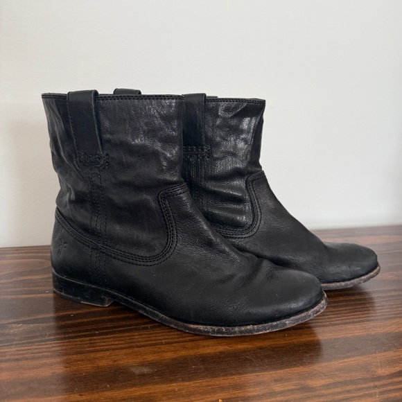 Frye | Shoes | Frye Anna Chelsea Black Leather Ankle Boots Pull On Size ...